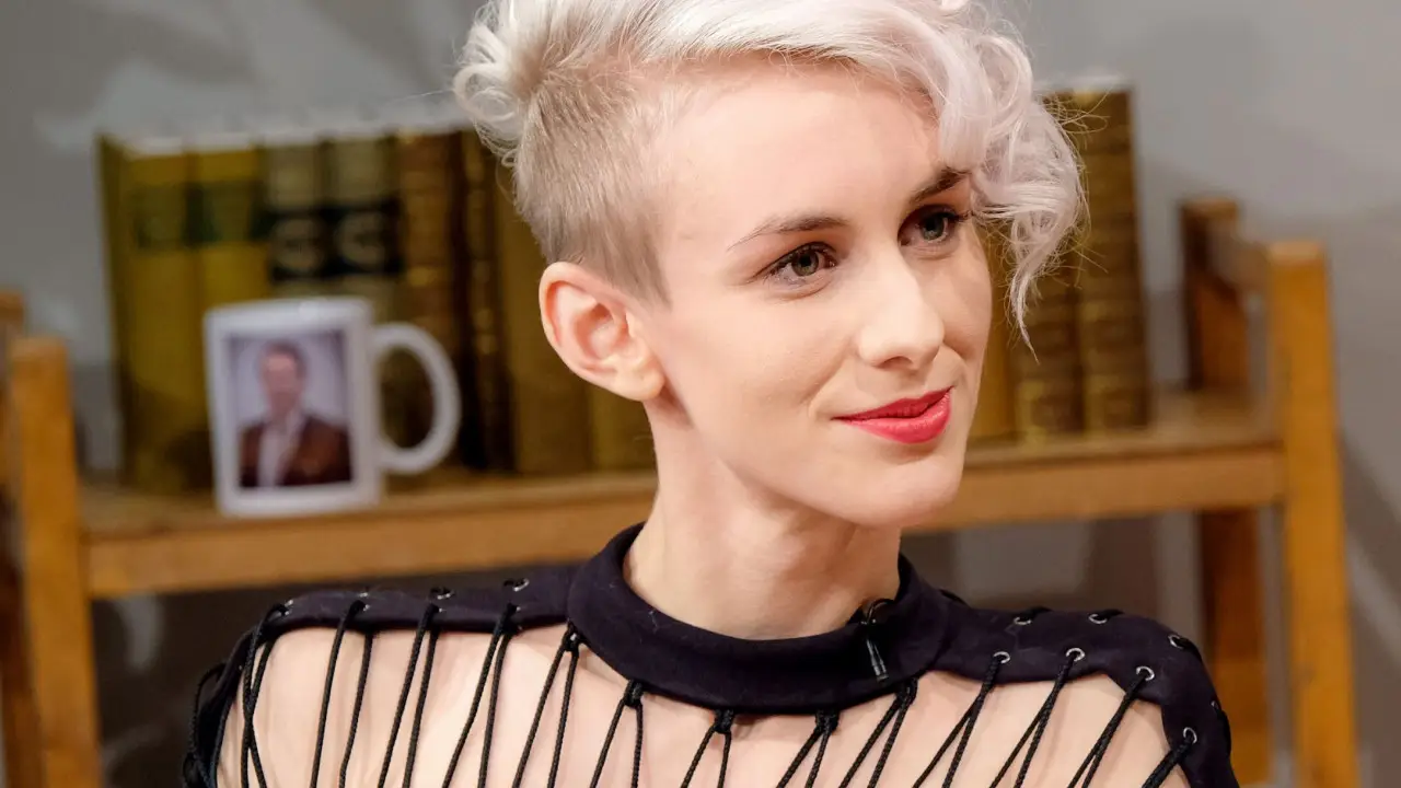 Lisa Eckhart Biografie, Vermögen, Kinder & FAQs